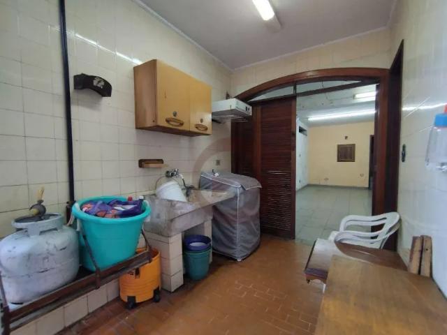 Sobrado amplo com 03 dormitórios, sendo 01 suíte, área gourmet, salão de festas e 02 vagas cobertas