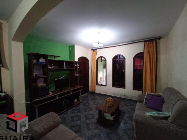 Sobrado amplo com 168m² localizado no Jardim Marek em Santo André/SP