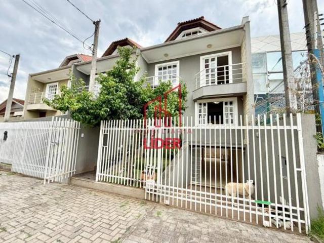Sobrado Amplo com 2 Suítes, Espaço Gourmet e Garagem para até 5 Veículos