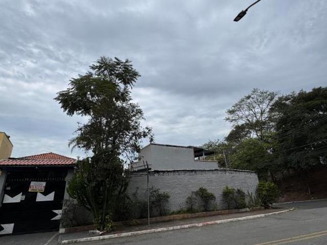 Sobrado Amplo com Excelente Terreno no Parque Continental 1