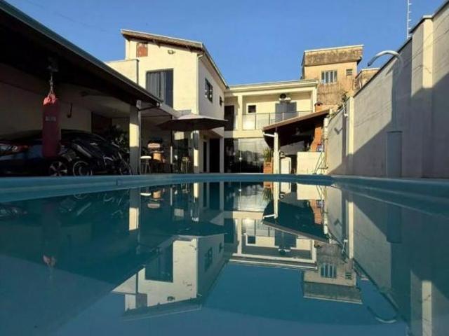 Sobrado amplo com piscina, área gourmet e excelente localização – Pronta para mo