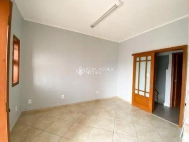 Sobrado amplo e completo, ideal para quem busca conforto e funcionalidade!