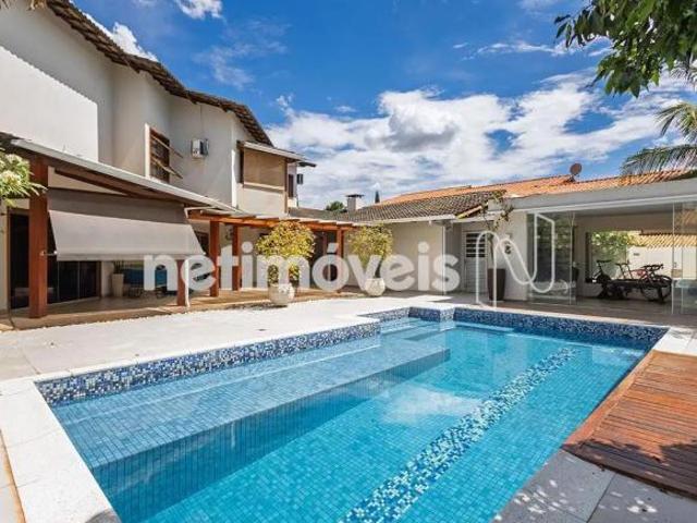 Sobrado amplo e completo, ideal para quem busca conforto, lazer e contato com a natureza