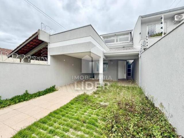 Sobrado amplo e confortável, ideal para quem valor