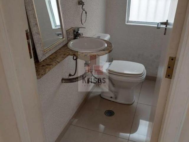 Sobrado com 3 Suites, Sala Ampla, Cozinha Grande, Lavanderia, Garagem para 4 carros