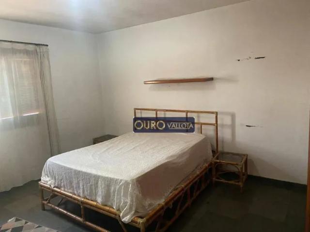 Sobrado amplo e espaçoso com 323m², 3 dormitórios, lazer e 2 vagas de garagem à venda na Vila Bertio