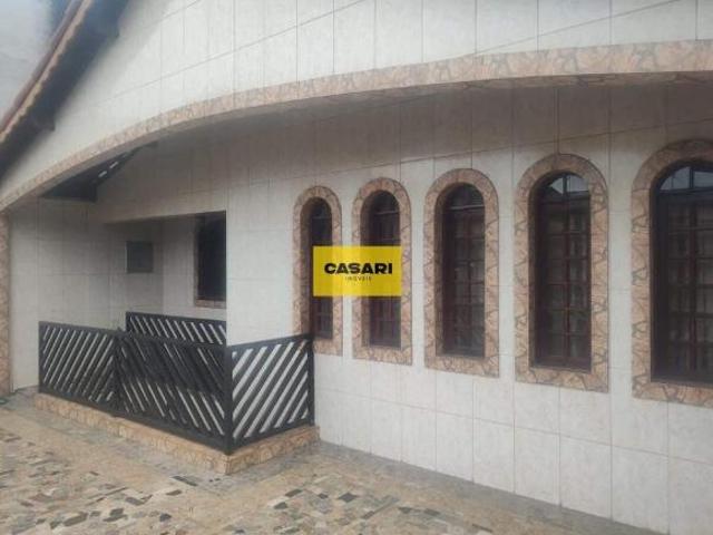 Sobrado amplo em Taboão, São Bernardo do Campo – 6 quartos, 2 suítes e quintal