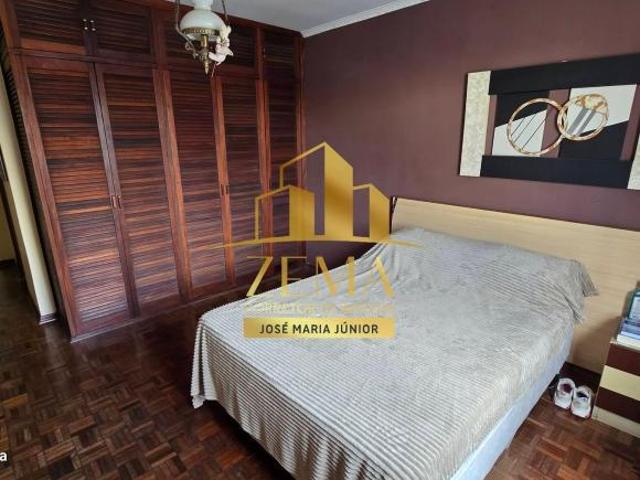 Sobrado Amplo 194 m2, 03 dorms, 03 vgs, Esquina, Centro de Mogi