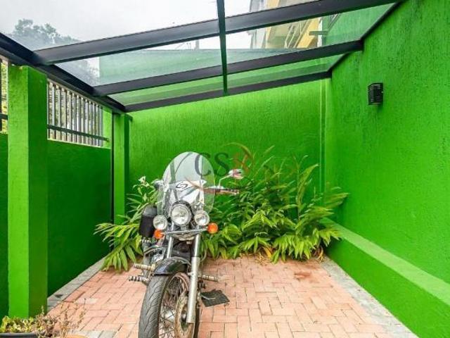 Sobrado ao lado do Parque Tanguá com 245m², 3 quartos, suíte, ático, churrasqueira e Jardim