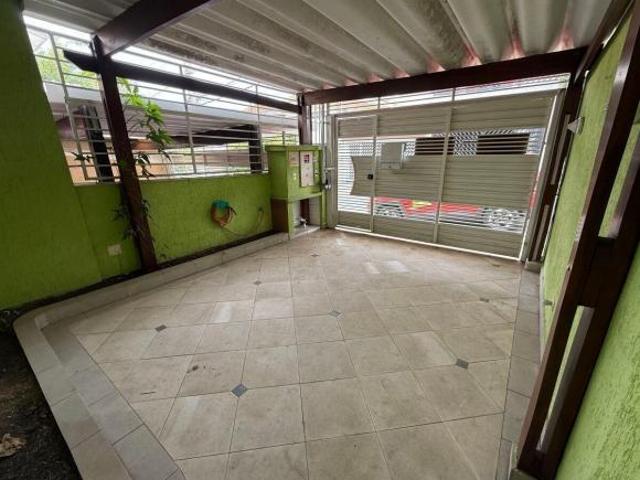 Sobrado Butantã. 3 dormitórios, 3 banheiros, com quintal. Fl58