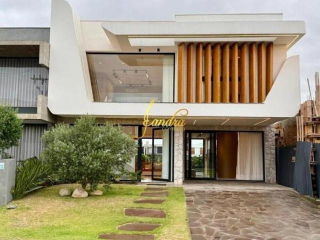 Sobrado beira lago, com piscina aquecida