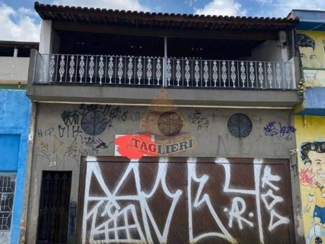 SOBRADO BEM CONSTRUÍDO COM UM SALÃO COMERCIAL DE 140m2