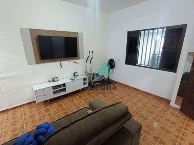 Sobrado bem distribuído com 160m² composto por 3 dormitórios sendo 1 suíte e com varanda, à venda po