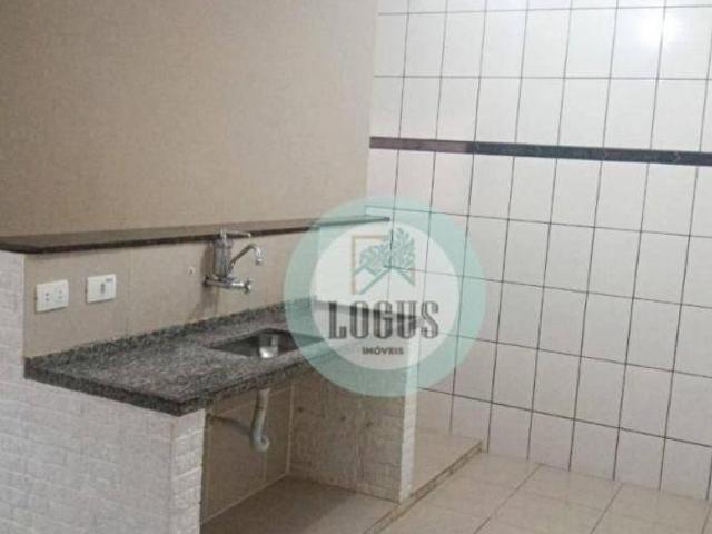 Sobrado bem distribuído com 160m² composto por 3 dormitórios sendo 1 suíte e closet, à venda por R$