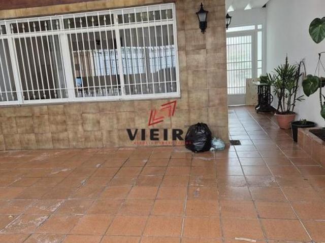 Sobrado bem localizado, Quintal e edícula