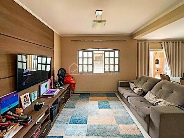 Sobrado Bolsão com 3 dorms, suíte, quintal com churrasqueira e 4 vagas em bolsã