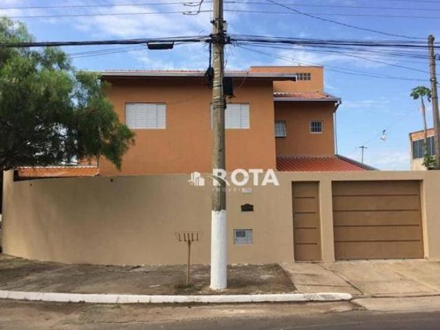 Sobrado c/ 3 dormitórios com energia fotovoltáica