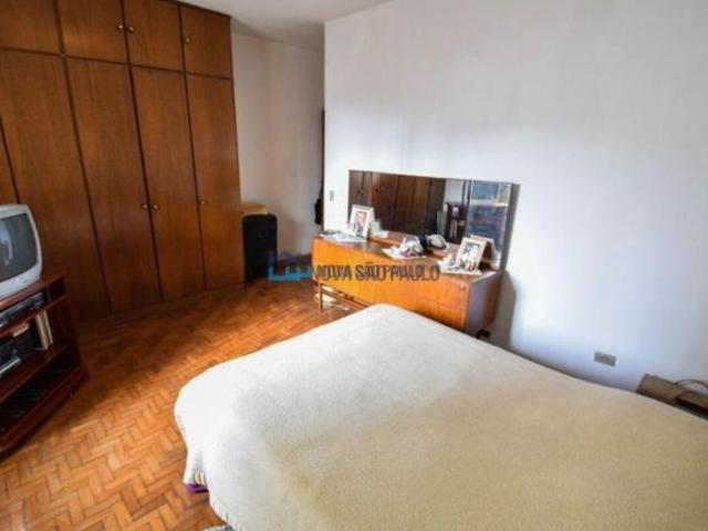 Sobrado/ Campo Belo/ 03 dormitórios/ 01 suíte/ 130 m² / 04 vagas