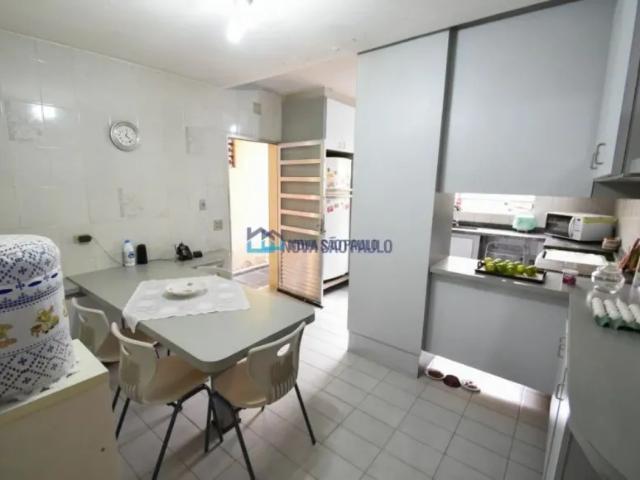 Sobrado/ Campo Belo/ 03 dormitórios/ 01 suíte/ 130 m² / 04 vagas