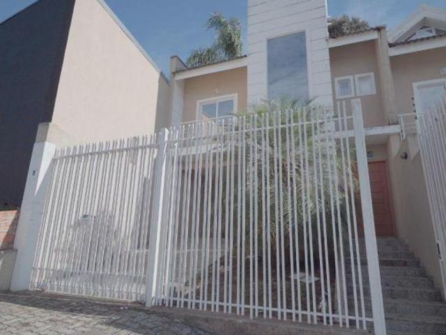 Sobrado, casa com 3 quartos sendo uma suite. Sala conjugada com copa e ático. Tobias Moscoso, Ronda