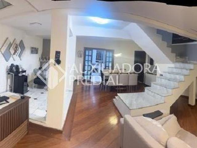 SOBRADO CASA À VENDA COM 259 METROS, 3 SUÍTES, 6 VAGAS NOVA PETRÓPOLIS SÃO BERNARDO DO CAMPO