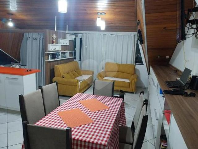 Sobrado Capão Raso 6 Dormitórios 2 Suítes 4 Vagas Reformado