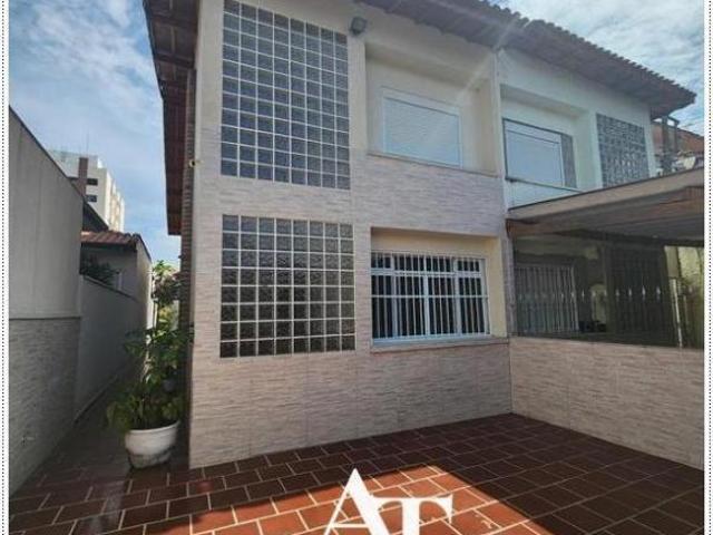 SOBRADO CAXINGUI 3 DORMITORIOS 1 SUITE COM 2 VAGAS