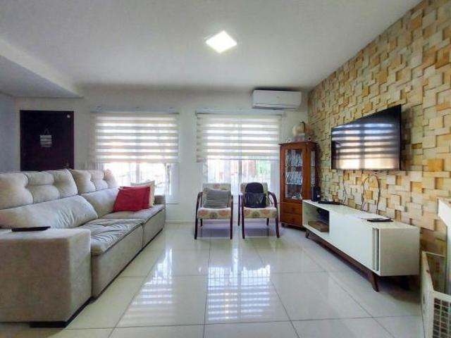 Sobrado com120m², 3 quartos sendo 1 suíte, 2 vagas cobertas, bairro Niterói Canoas