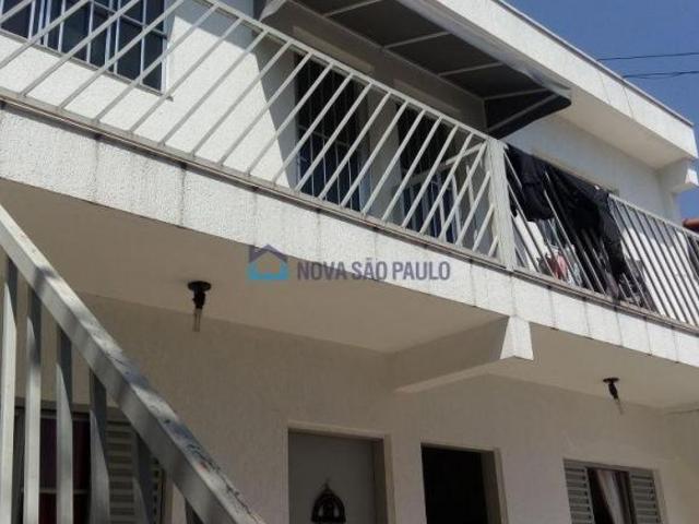 Sobrado com 4 casas no terreno no Sacomã