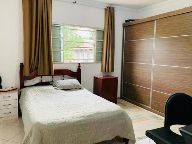 SOBRADO COM 4 DORM 412 m²