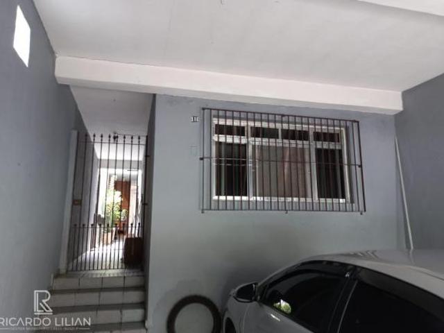 Sobrado com 4 dormitórios sendo uma suite, duas vagas e 240m2 de area construída