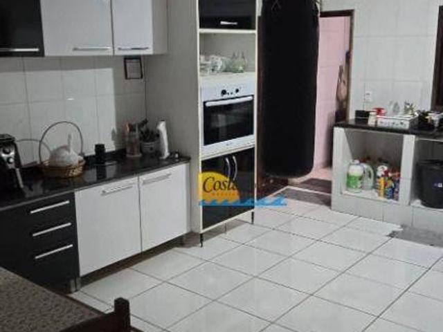 Sobrado com 4 dormitórios no Tude Bastos
