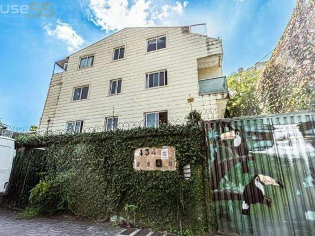 Sobrado com 4 dormitórios à venda, 160 m² por R$ 592.000,00 São Francisco Curitiba/PR