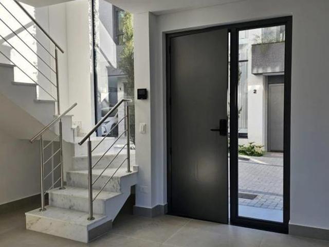 Sobrado com 4 dormitórios à venda, 176 m² por R$ 1.352.758 Campo Comprido Curitiba/PR