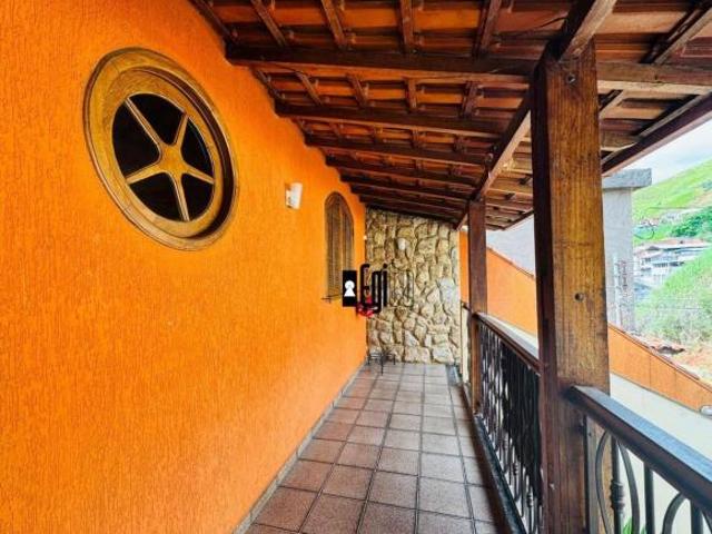 Sobrado com 4 dormitórios à venda, 178 m² por R$ 399.900,00 Bonfim Juiz de Fora/MG