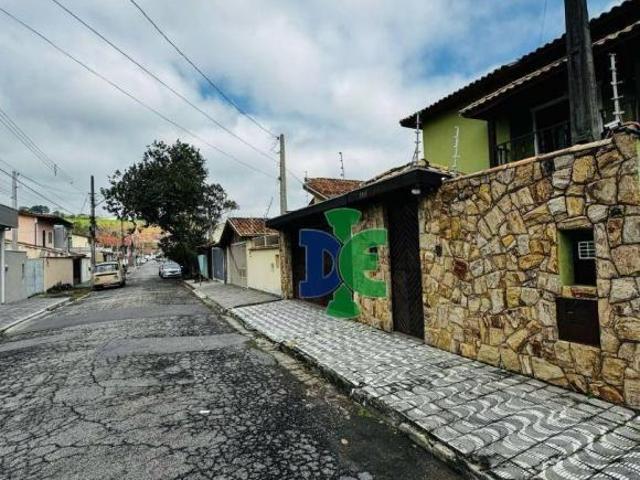 Sobrado com 4 dormitórios à venda, 260 m² por R$ 870.000,00 Cidade Jardim Jacareí/SP