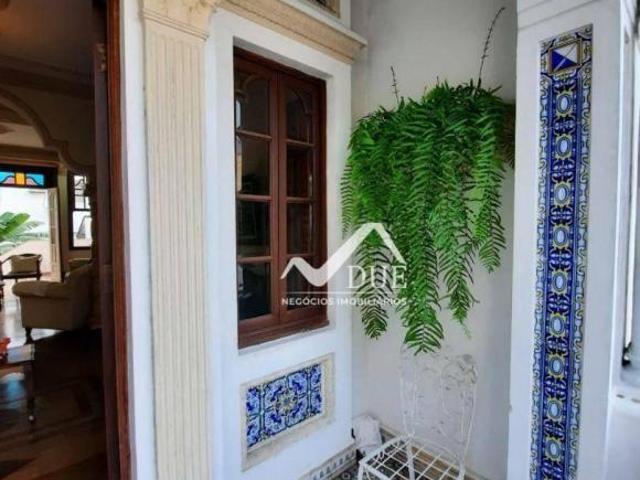 Sobrado com 4 dormitórios à venda, 280 m² por R$ 1.915.000 Pompéia Santos/SP