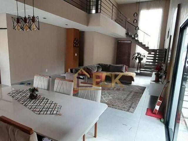 Sobrado com 4 dormitórios à venda, 281 m² por R$ 1.800.000,00 Piracangaguá Taubaté/SP