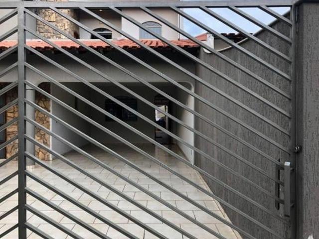 Sobrado com 4 dormitórios à venda, 290 m² por R$ 950.000,00 Jardim Tarumã Londrina/PR