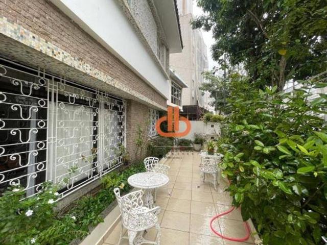 Sobrado com 4 dormitórios à venda, 300 m² por R$ 2.200.000,00 Ponta da Praia Santos/SP