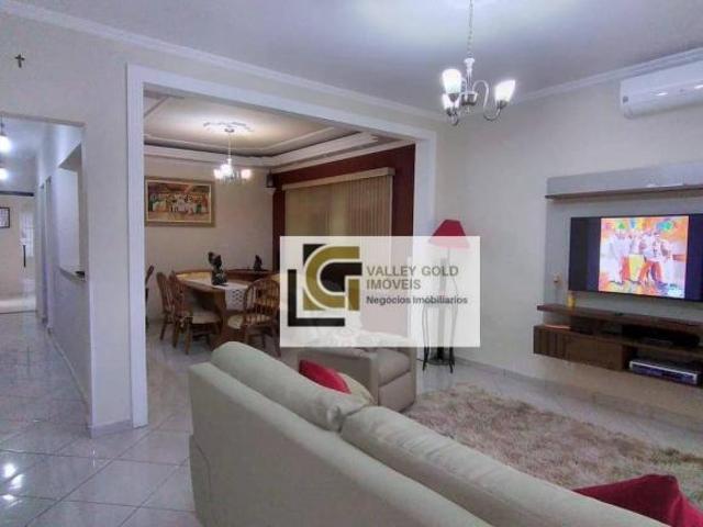 Sobrado com 4 dormitórios à venda, 326 m² por R$ 790.000,00 Cidade Jardim Jacareí/SP