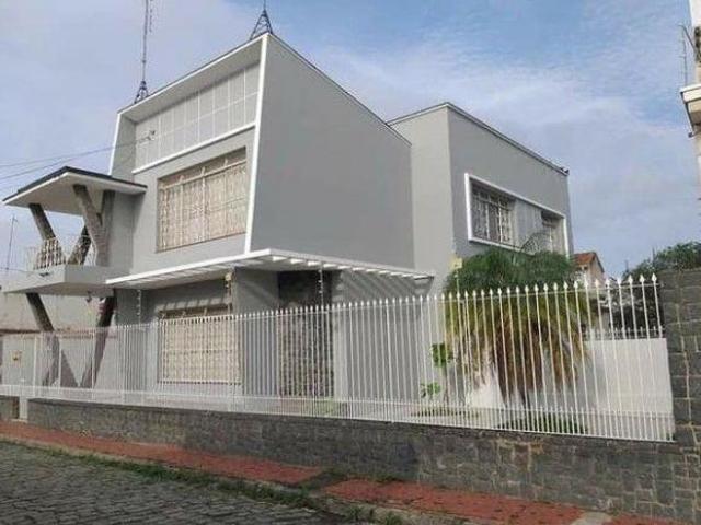 Sobrado com 4 dormitórios à venda, 326 m² por R$ 900.000,00 Centro Lorena/SP