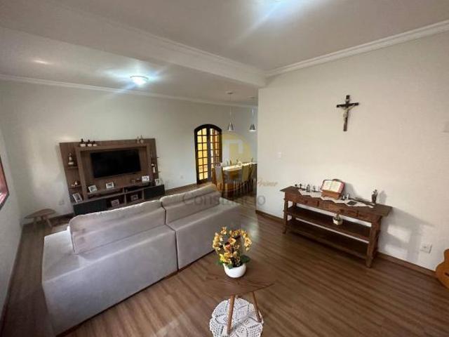 Sobrado com 4 dormitórios à venda, 320 m² Eugênio de Mello
