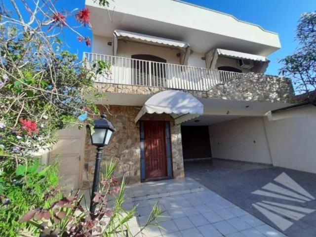Sobrado com 4 dormitórios à venda, 322,67m² Centro Taubaté/SP