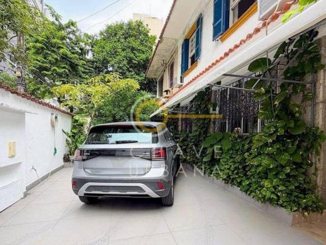 Sobrado com 4 dormitórios à venda, 336 m² por R$ 3.200.000,00 Boqueirão Santos/SP