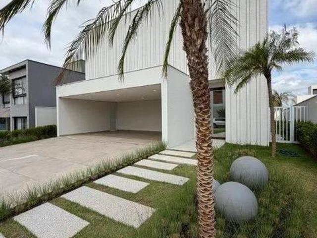 Sobrado com 4 dormitórios à venda, 358 m² por R$ 3.800.000,00 Condomínio Alpha