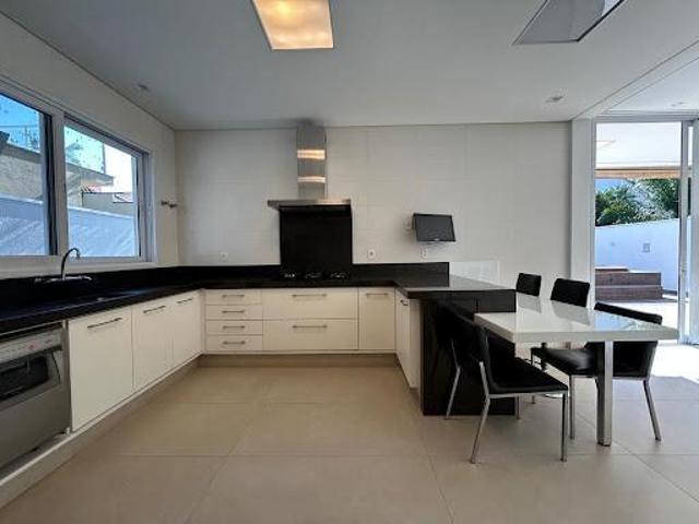 Sobrado com 4 dormitórios à venda, 376 m² por R$ 2.100.000,00 Jardim Santa Clara Taubaté/SP