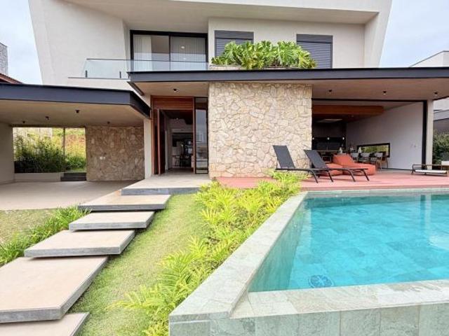 Sobrado com 4 dormitórios à venda, 377 m² por R$ 6.400.000,00 Condomínio Campo