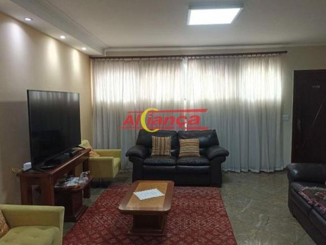 Sobrado com 4 Dormitórios à Venda, 400 m2 Jardim São Roberto