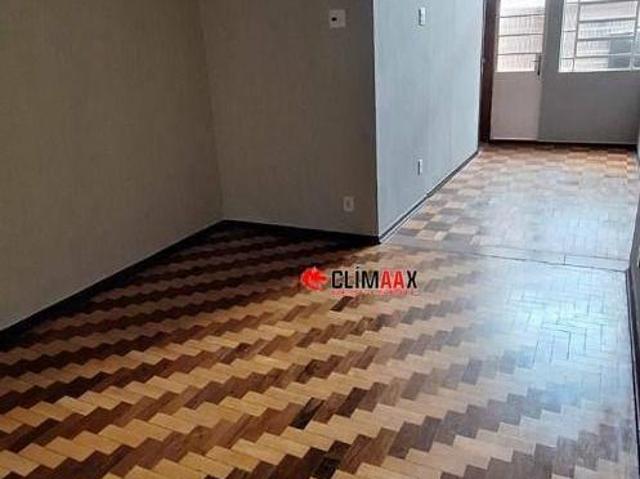 Sobrado em Vila Ipojuca com 415m², 4 dorm suíte e 306m² de terreno